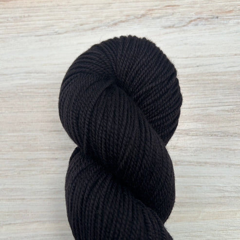 Raven Shaniko Yarn – Fiber MacGyver
